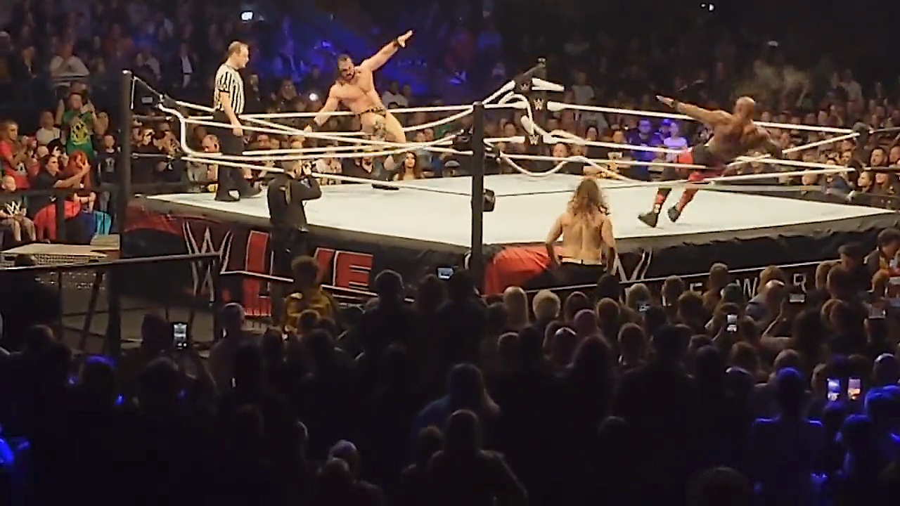 Lashley Takes Scary Fall After Rope Breaks at WWE House Show – TPWW